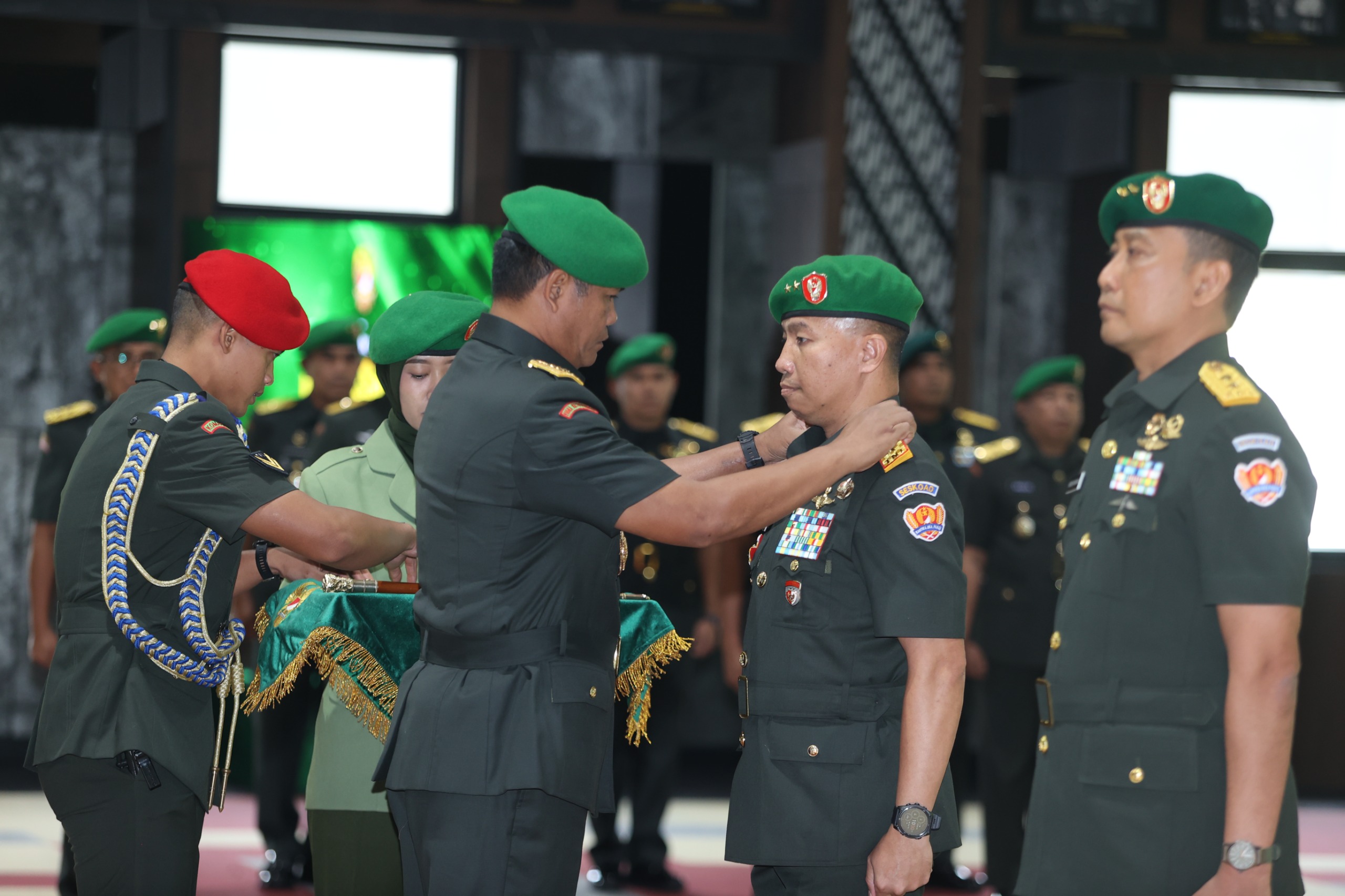 Mayjen TNI Hendy Antariksa Resmi Jabat Danseskoad, Gantikan Mayjen ...